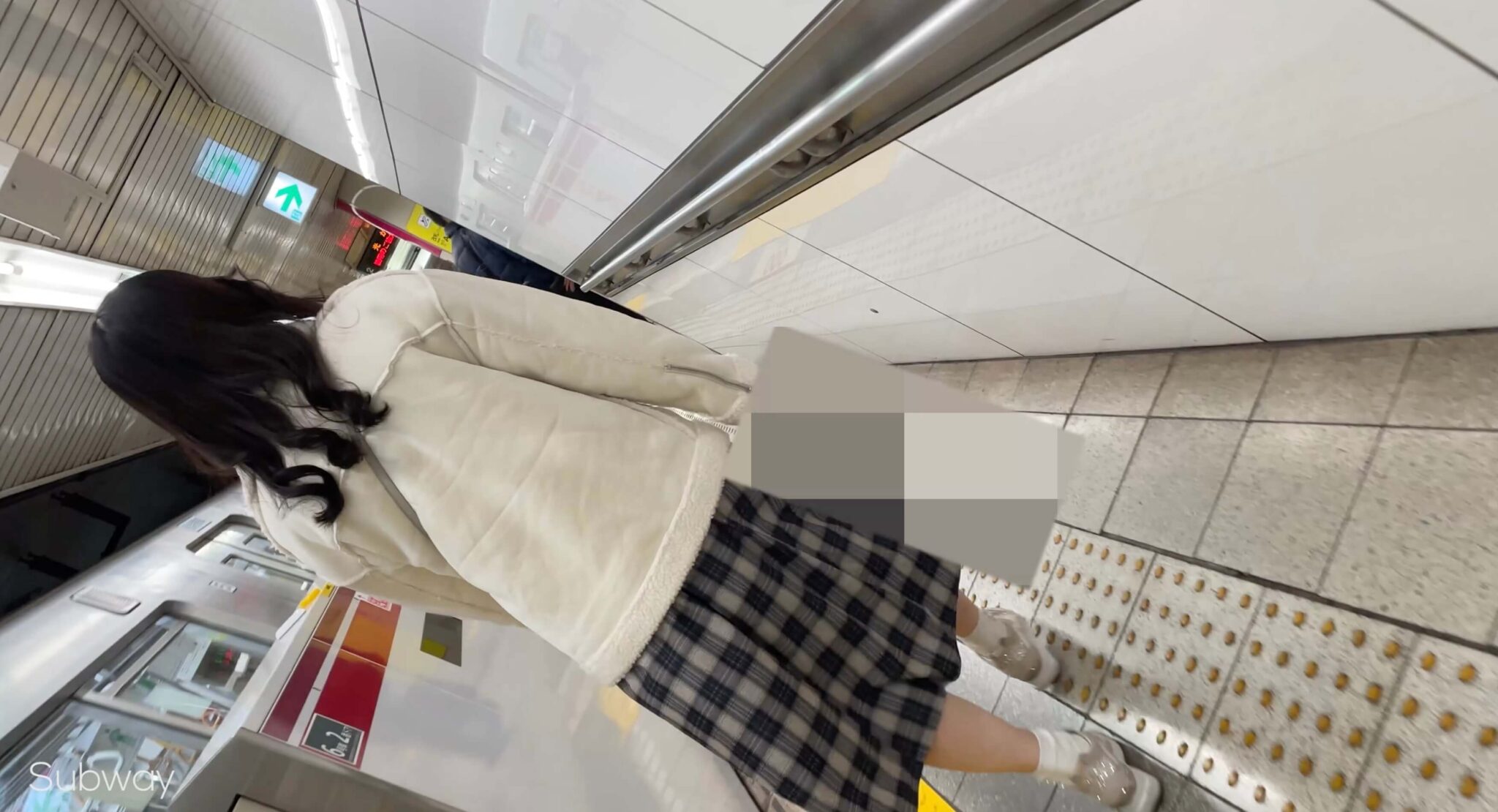 スカートカメラ突っ込みOL2人・JD～地下鉄のエスカレーター - パンチラワールド（Pcolle&PALPISレビュー）