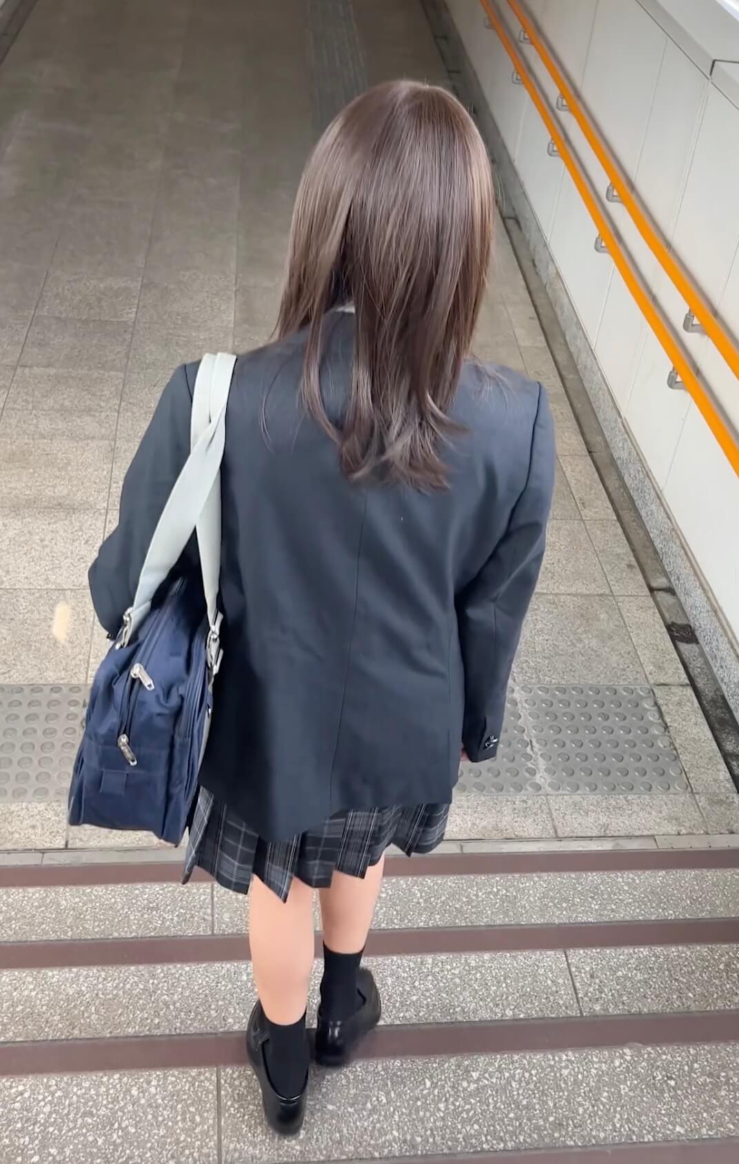 4K【5日間連続で逆さ撮り】新学期早々から。美尻美人JK編（2週目） - パンチラワールド（Pcolle&PALPISレビュー）